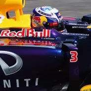 „Red Bull“ žengia į priekį nepaisant problemų