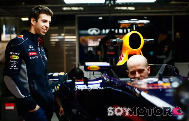 António Félix da Costa in the Red Bull Box - LaF1