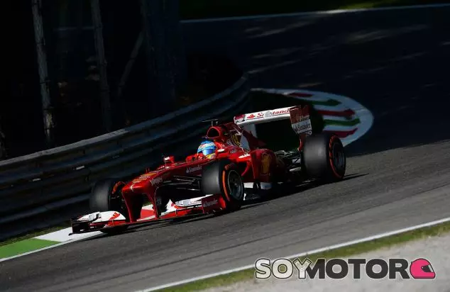 Fernando Alonso sledi Lesmu 1 na krmilu svojega Ferrarija - LaF1