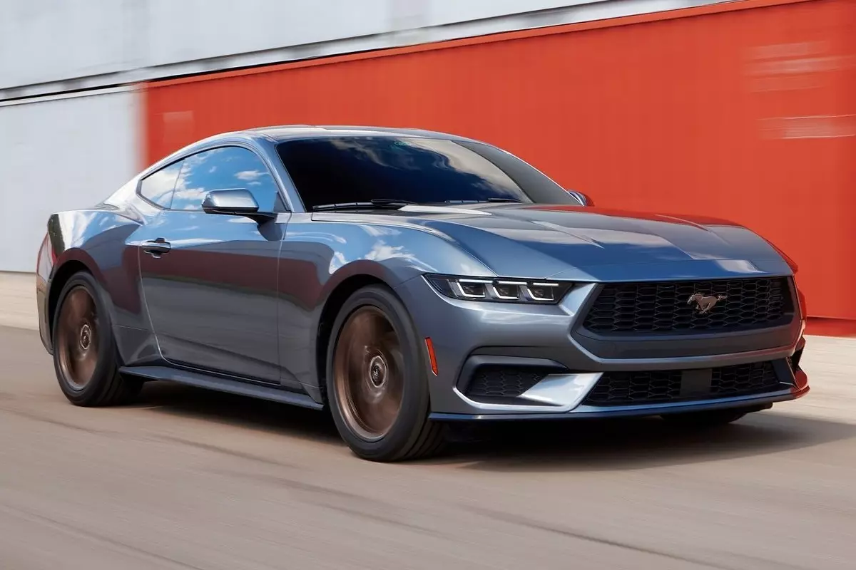 Ford Mustang 2024: Iyika inu ati afikun agbara igbona