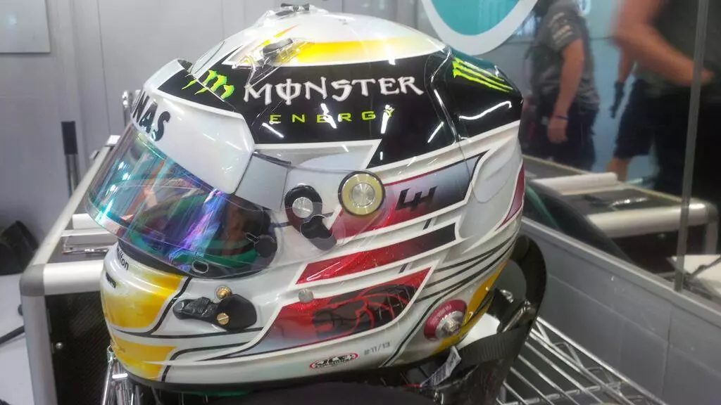 Casco de Lewis Hamilton para o GP de Singapur