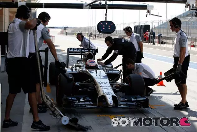 Jenson Button beim Test in Bahrain - LaF1