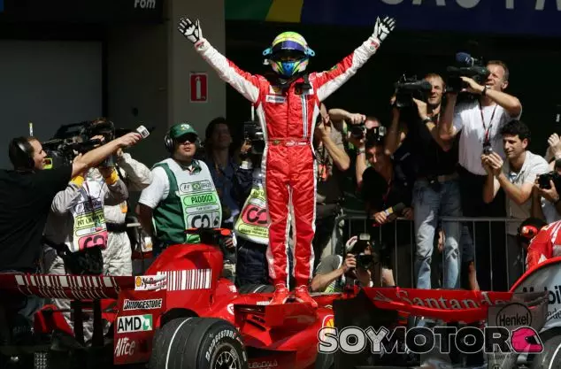 Ferrari presta homenagem a Massa: