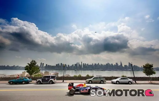 David Coulthard în 2011, la o expoziție Red Bull din New York - LaF1