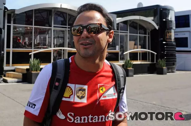 Felipe Massa in die padstal by Spa-Francorchamps