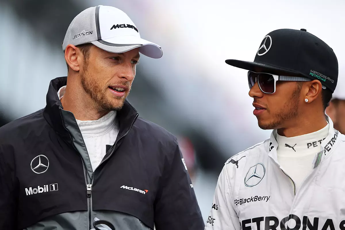 Lewis Hamilton versucht es