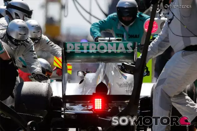 Mercedes Pit Stop ที่สนามเนือร์บูร์กริง - LaF1