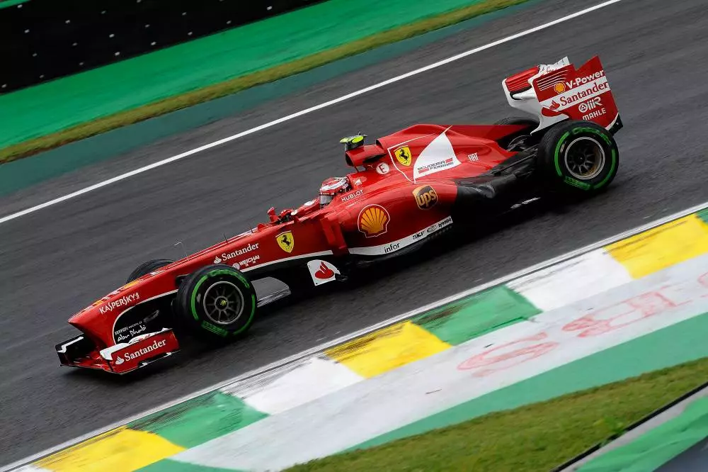 Alonso Ferrari-e ynanýar