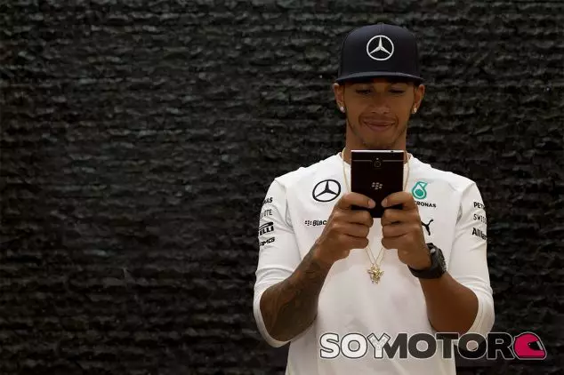 Hamilton é o orador surpresa no Mobile World Congress 2016 - LaF1