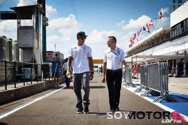 Hamilton escapa do castigo por desobedecer as ordes do equipo