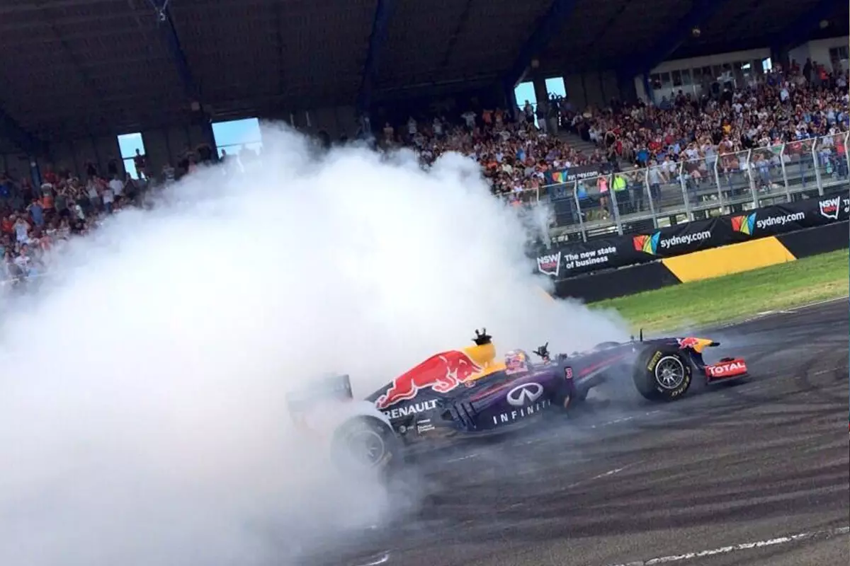 Daniel Ricciardo jkisser ir-rekord ta’ Mark Webber f’Sydney