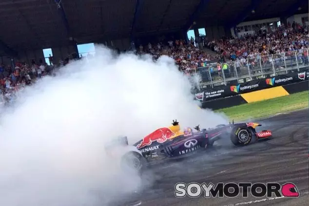 Daniel Ricciardo Sidneydə Top Gear festivalı zamanı - LaF1