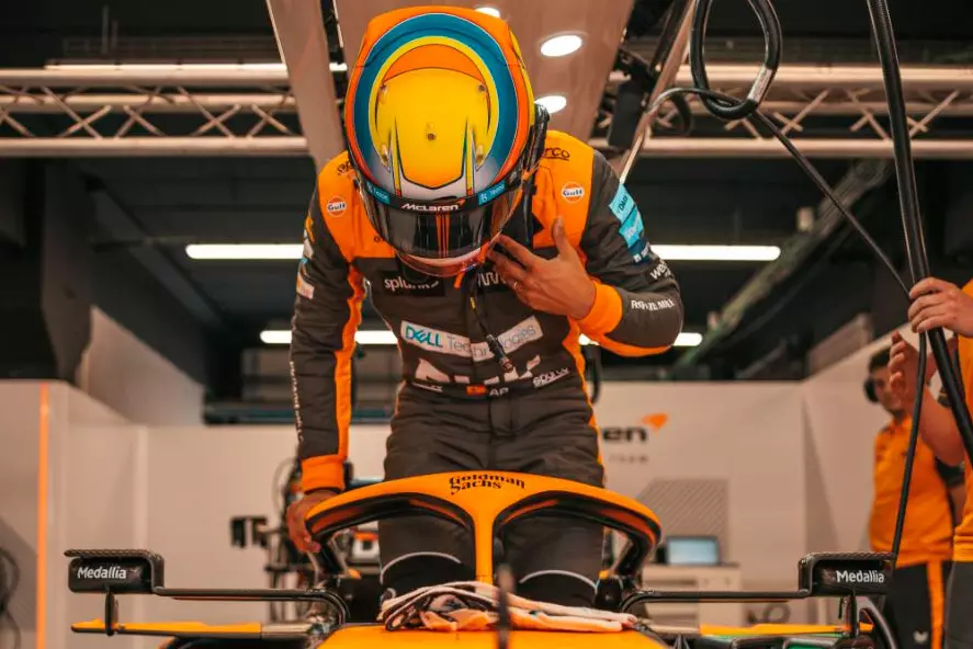 Alex Palou ikompli llum bit-test tiegħu mal-McLaren F1 f’Barċellona