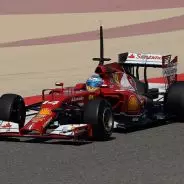 費爾南多·阿隆索和他在 Sakhir 測試期間的 F14 T - LaF1