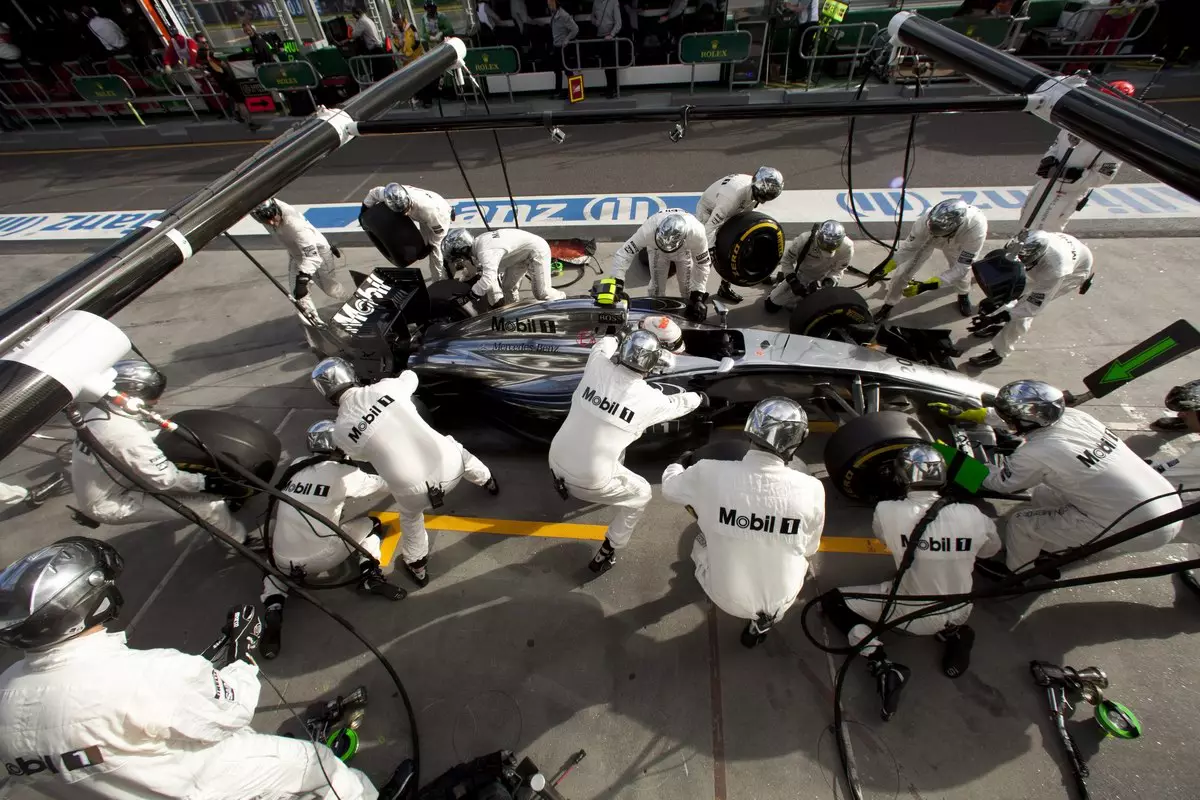 Два техника Honda будут «наблюдать» за Гран-при 2014 года