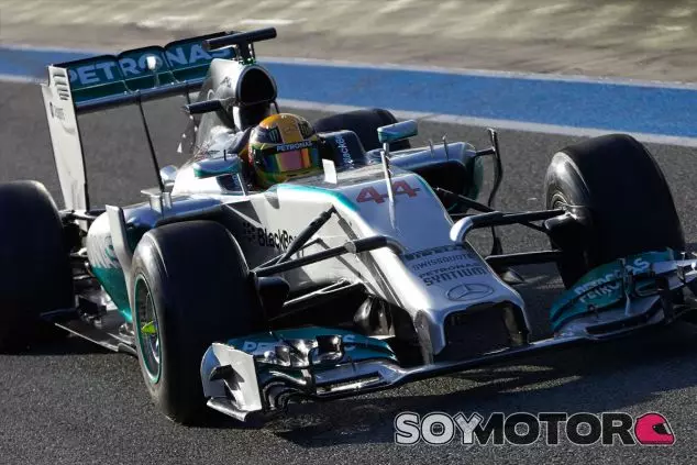 Ο Lewis Hamilton και το W05 του στο Jerez - LaF1