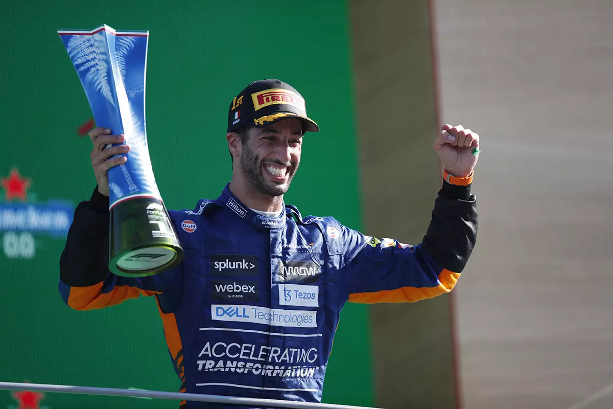 Ricciardo gewënnt zu Monza ... an nach en Accident Verstappen-Hamilton!