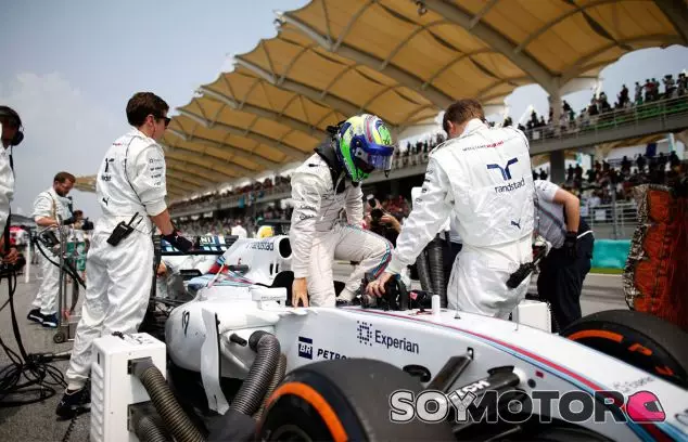 Felipe Massa sur la grille de départ en Malaisie - LaF1