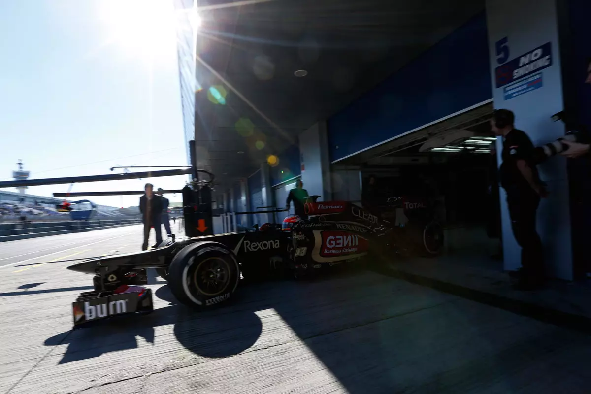 Lotus E22 moal debut di Jerez
