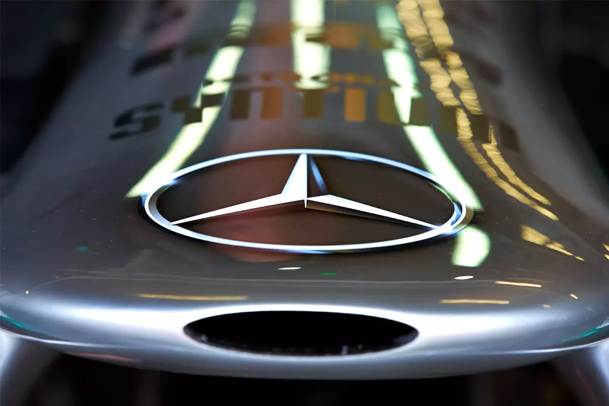 „Mercedes“ ir „Renault“ bendradarbiavimas turistiniuose automobiliuose yra svetimas F1