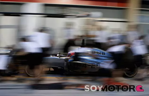 Jenson Button membuat hentian pit di Bahrain - LaF1