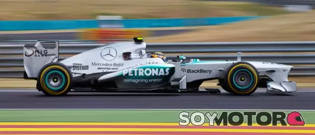 Lewis Hamilton dalam W04 - LaF1
