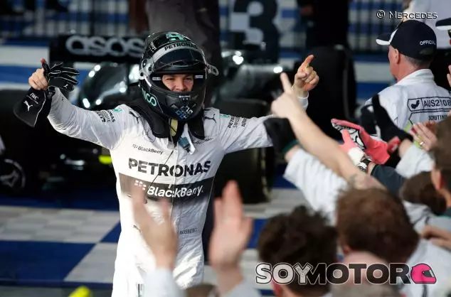 Nico Rosberg festas sian venkon en Aŭstralio - LaF1